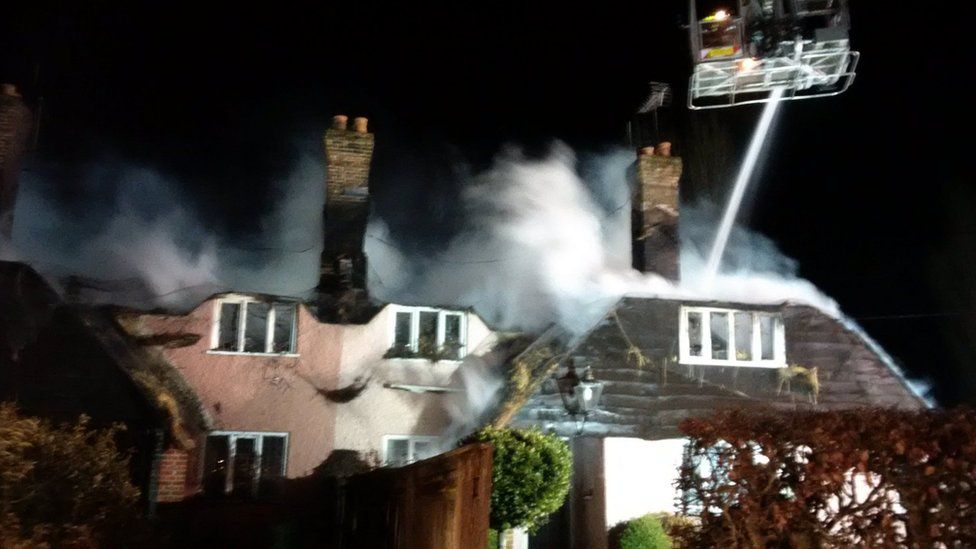 Fire rips through thatched roofs in Compton Beauchamp - BBC News