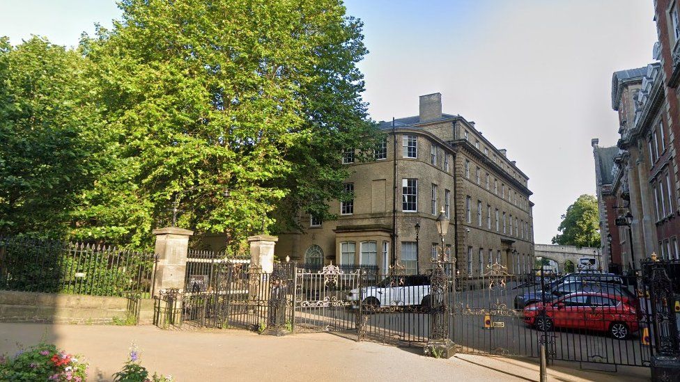 City of York Council to make action plan after 'damning' report - BBC News