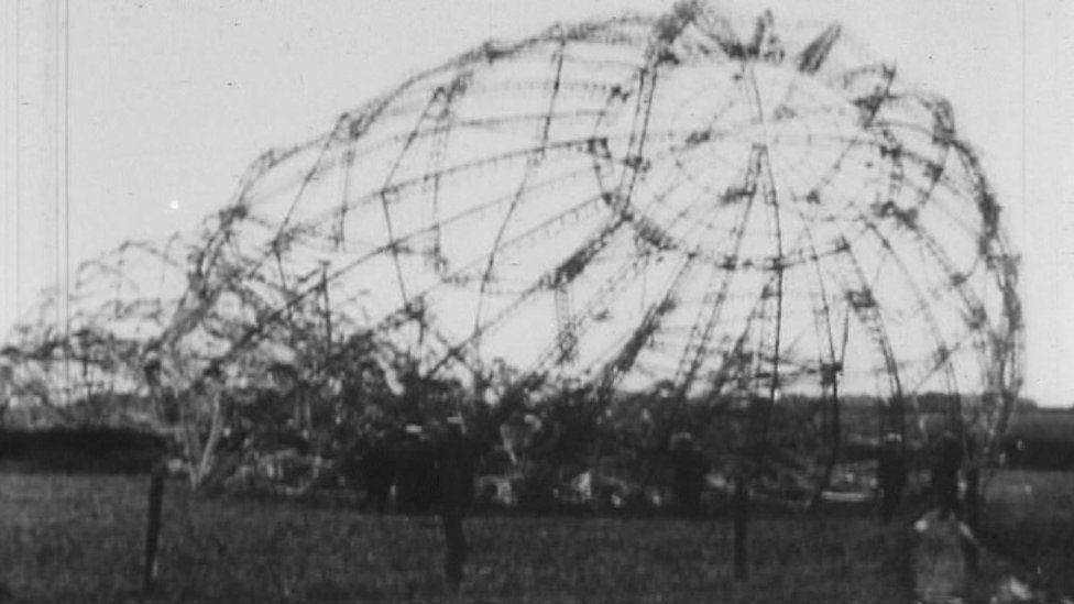 100th anniversary of Zeppelin crashes in Essex - BBC News