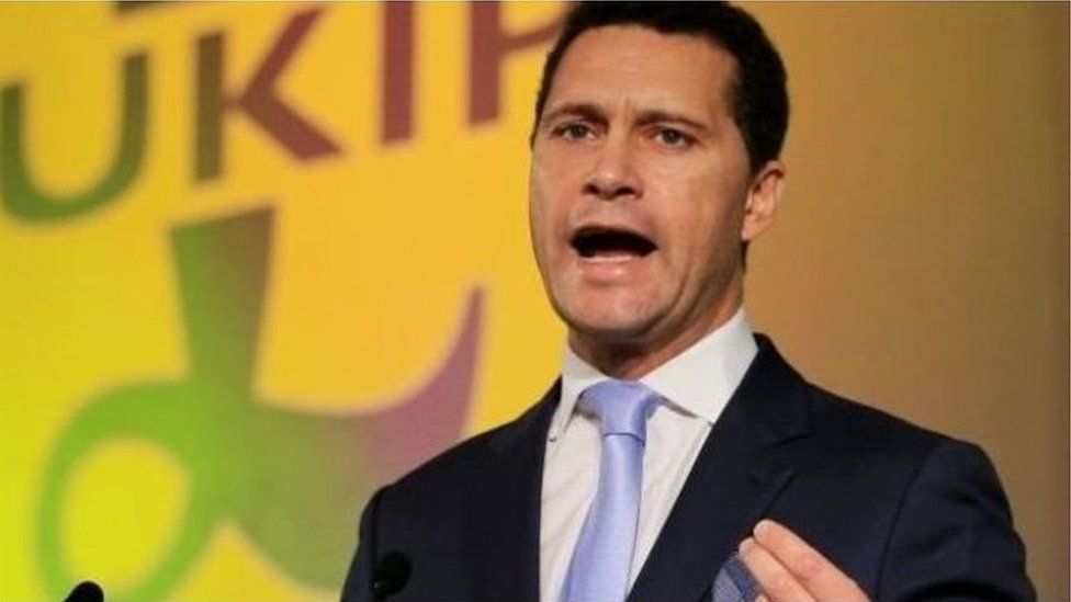 'Cecru mewnol UKIP yn destun cywilydd,' medd Nathan Gill - BBC Cymru Fyw