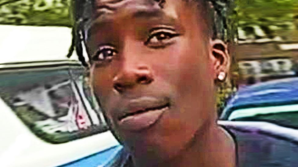 Deshaun Tuitt: Boy, 15, stabbed at Highbury Fields is named - BBC News