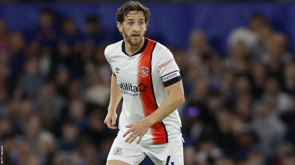 Tom Lockyer: Luton manager Rob Edwards says captain's training ground ...