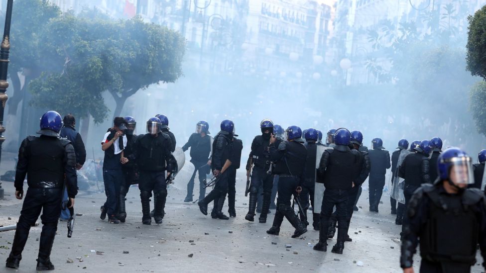 Algeria protests: Youth lead the movement for change - BBC News