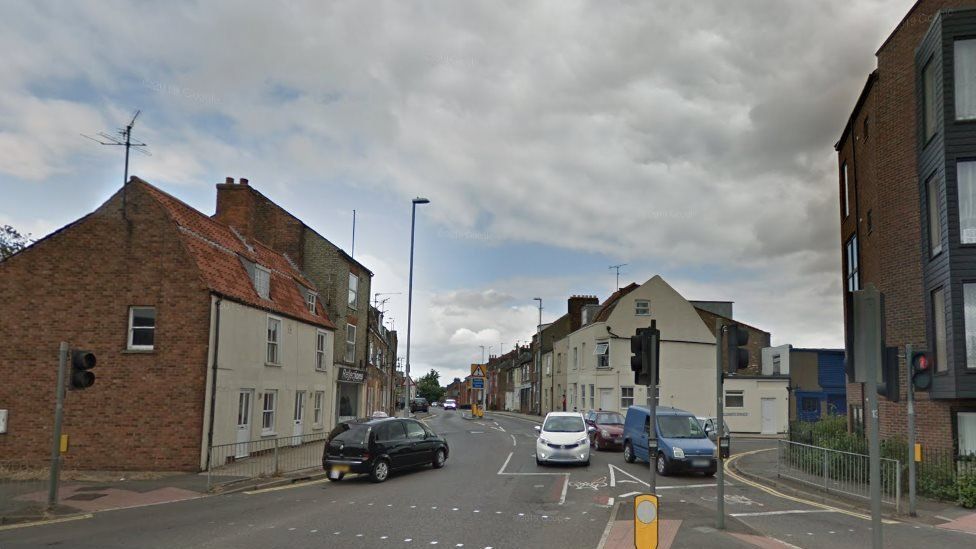 Wisbech murder investigation as stabbed man dies in hospital - BBC News