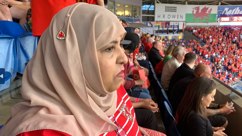 Wales football: South Asian female fans see first game - BBC News