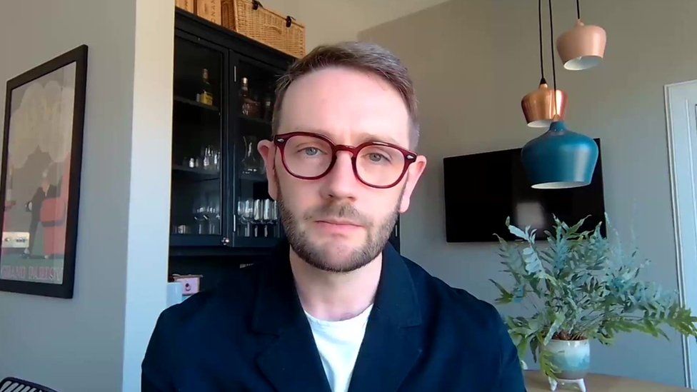 'Angen gwneud mwy' i gyrraedd targedau sero net - BBC Cymru Fyw