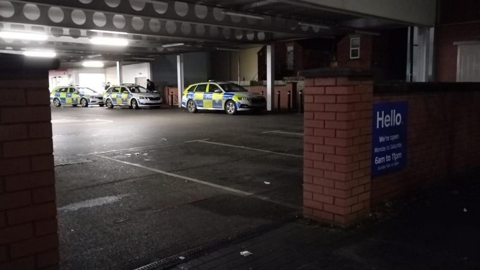 Bulwell: Two teenagers in court over Tesco supermarket fight - BBC News