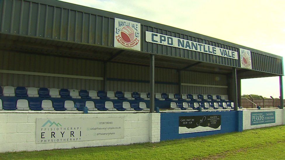 Nantlle'n nodi 32 mlynedd ers 'Brwydr Fawr Maes Dulyn' - BBC Cymru Fyw