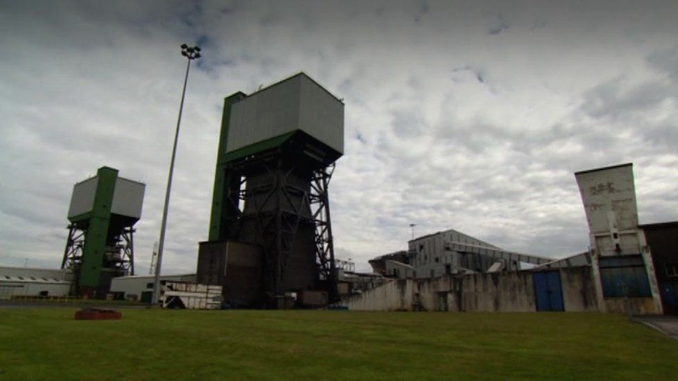 Kellingley miners remember life at UK's last deep pit - BBC News