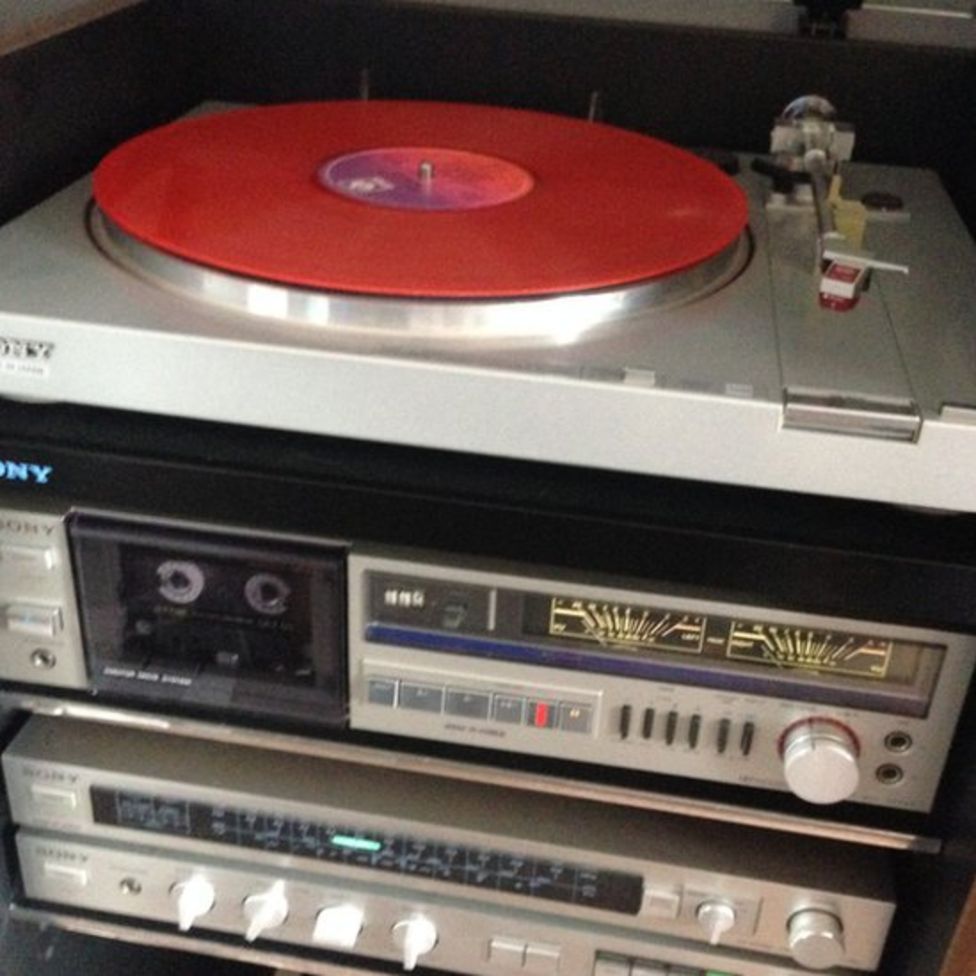 Vinyl remixed: Why the LP is spinning again - BBC News