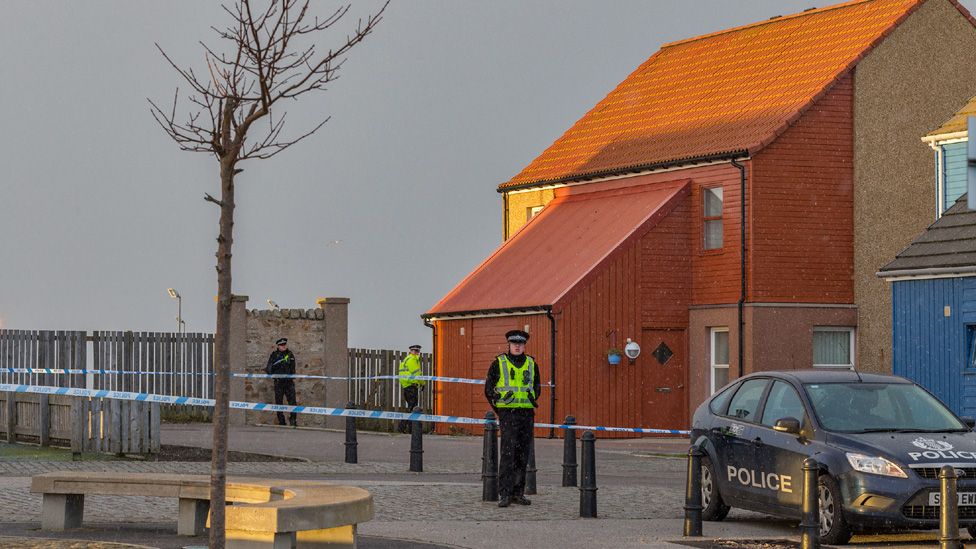 Police investigate man's death in Fraserburgh - BBC News