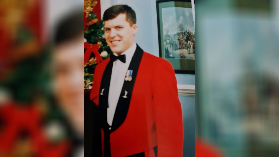 Leicester Army veteran runs '50 marathons' for 50th birthday - BBC News