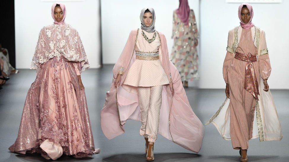 First all Hijabi fashion show at New York Fashion Week - BBC Newsround