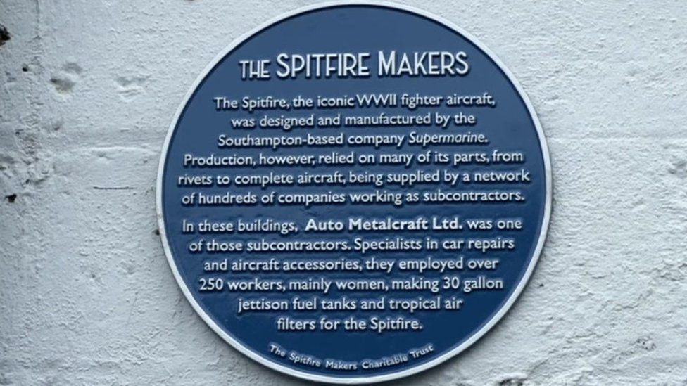 Southampton Spitfire factory plaque unveiled by former worker - BBC News