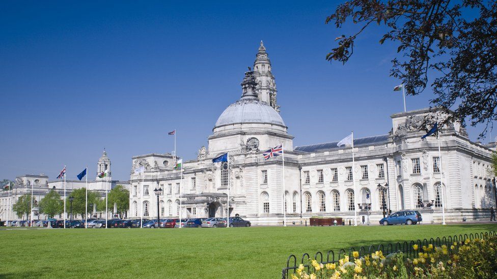Bullying behaviour 'risking Cardiff council's reputation' - BBC News