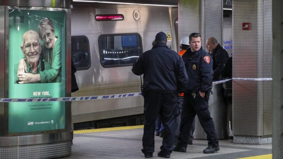 New York train crash: Dozens injured in derailment - BBC News