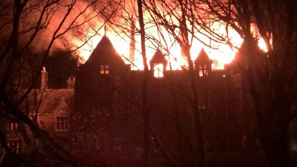 Prestatyn: Large sand dune grass fire extinguished - BBC News