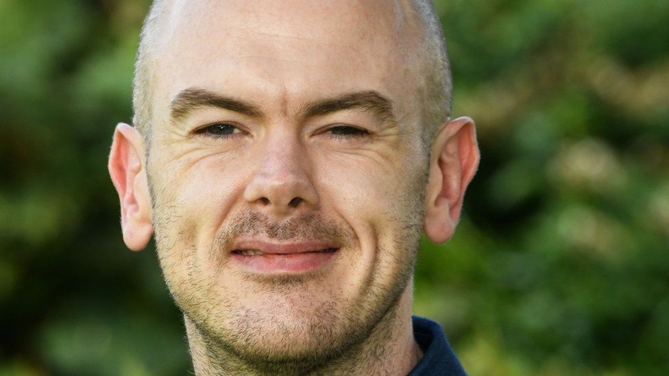 Golygydd Daily Post: Newyddion dibynadwy'n 'hynod bwysig' - BBC Cymru Fyw