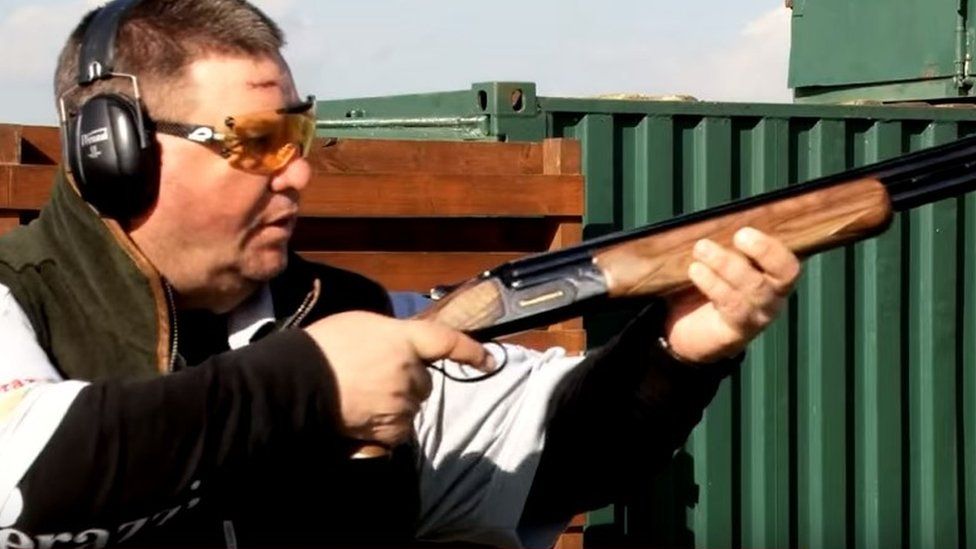Clay pigeon champion George Digweed beaten by robbers - BBC News