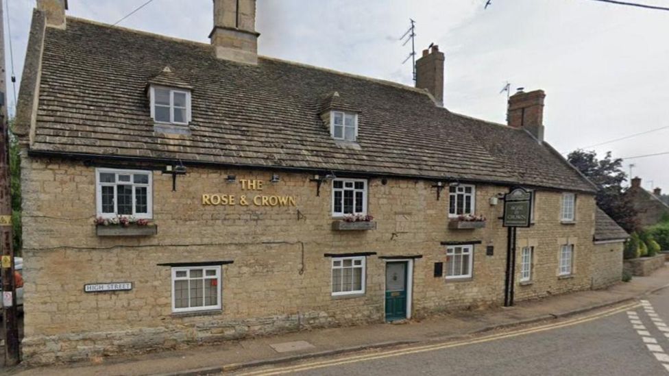 Empty Grade II listed pub in Islip to be five bedroom house - BBC News
