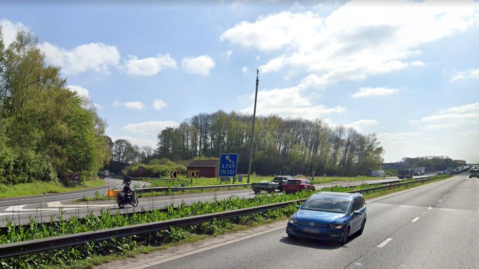 Motorcyclist seriously injured in M2 crash near Sittingbourne - BBC News