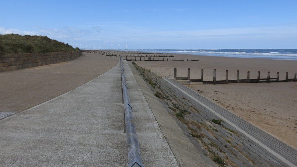 Redcar coastal beauty spot day trippers 'not welcome' - BBC News