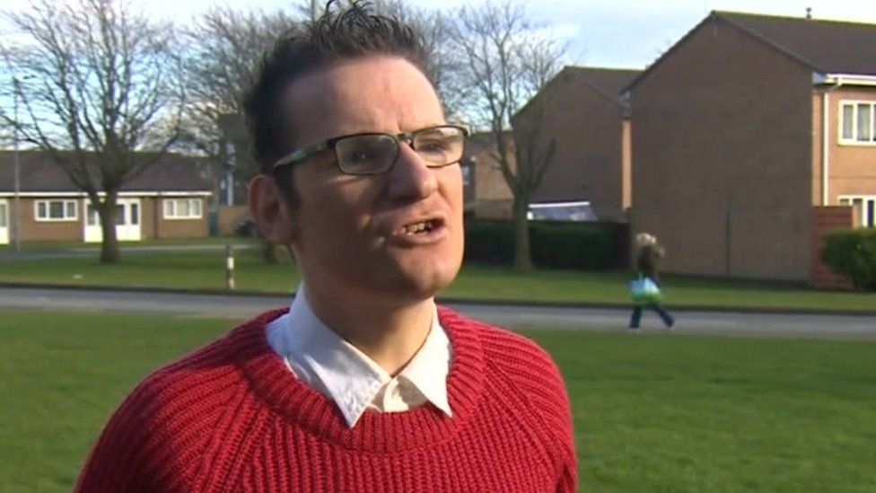 Ex-Peterlee mayor Lee Cook tried to meet boy, 15, for sex - BBC News