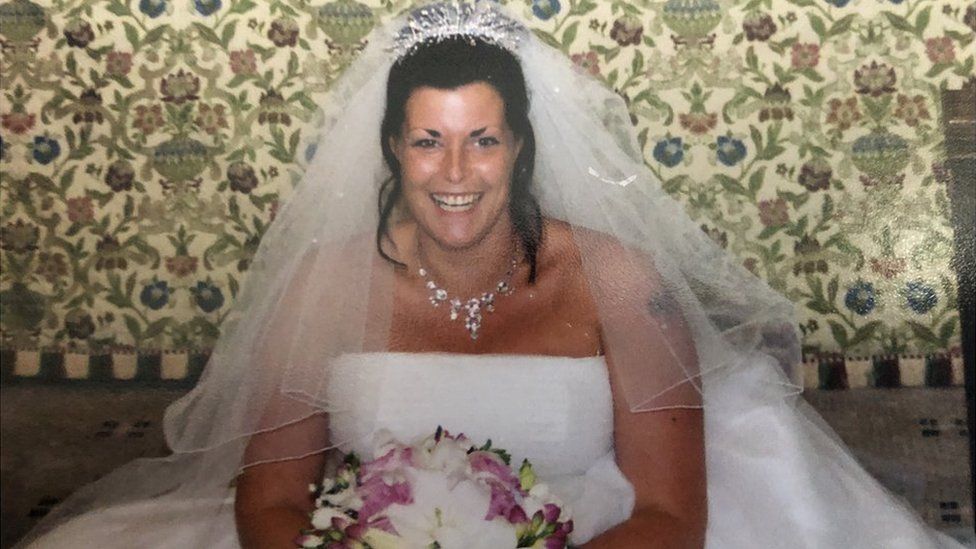 A12 lorry crash: Widower says trucker's jail appeal is 'painful' - BBC News