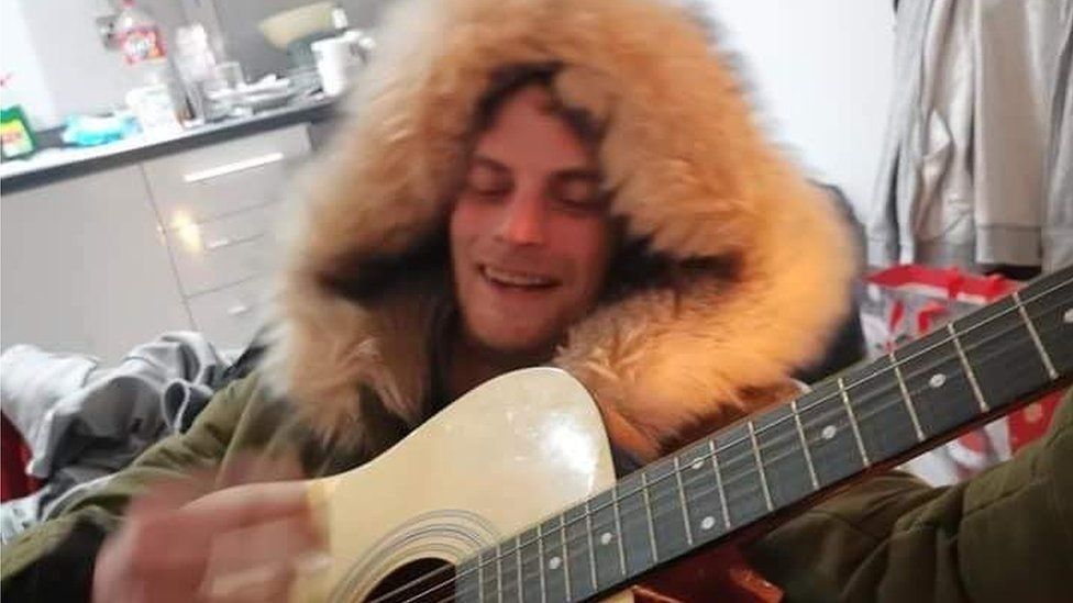 Connah's Quay death: Assault victim Dean Bennett 'best Daddy ever ...