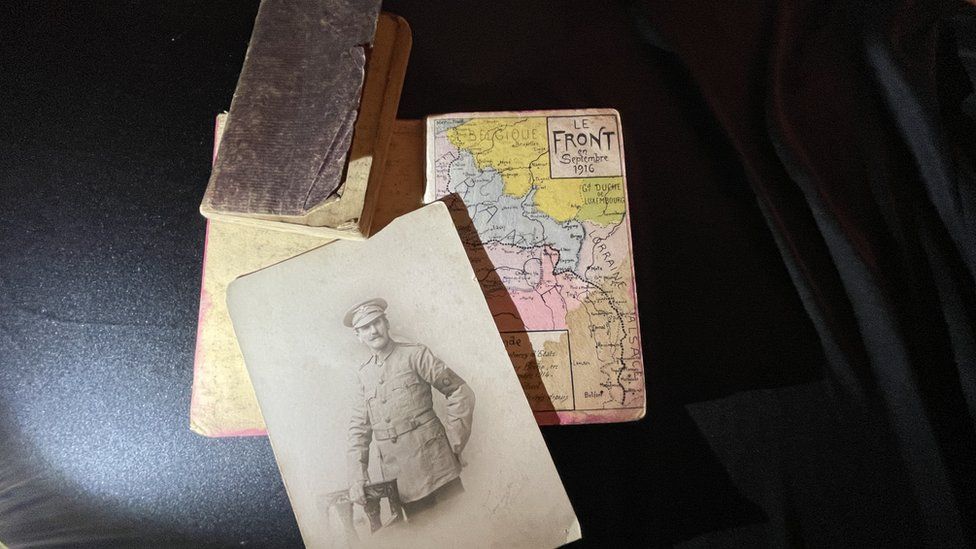 Remembrance: Shoebox full of WW1 memories feature in new book - BBC News