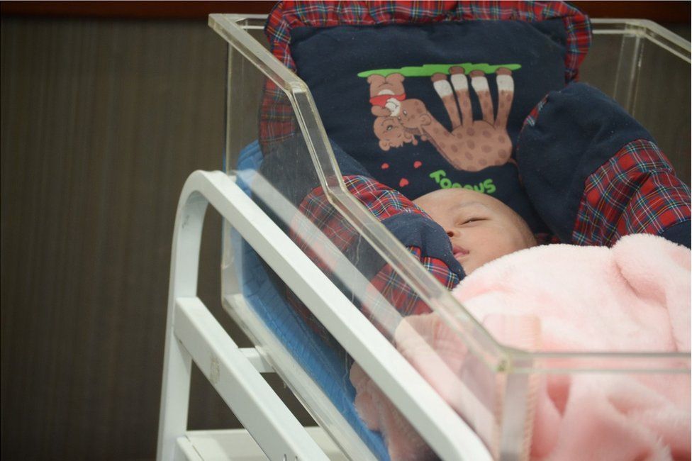 Emergency nursery set up in Indonesian town amid hazardous haze - BBC News