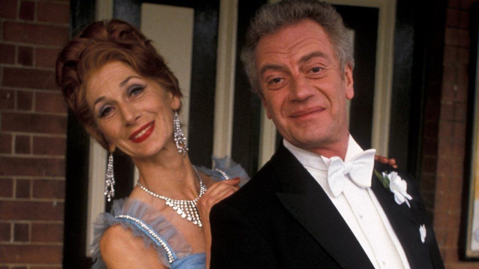 Hi-de-Hi! actor Barry Howard dies at 78 - BBC News