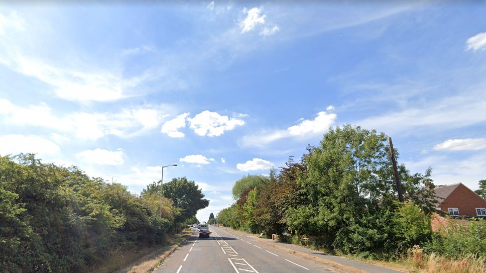 Appeal after woman hit by car in Worcester dies - BBC News