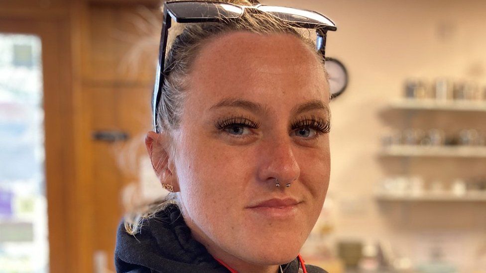 Bridlington: The seaside town facing a tide of homelessness - BBC News