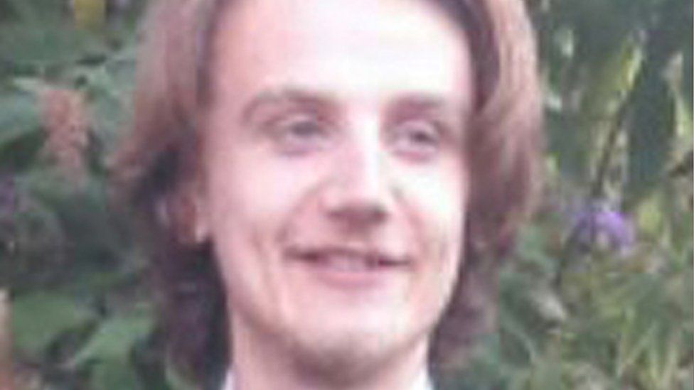 Sam Mechelewski murder: Pair jailed for drug dealer 'execution' - BBC News