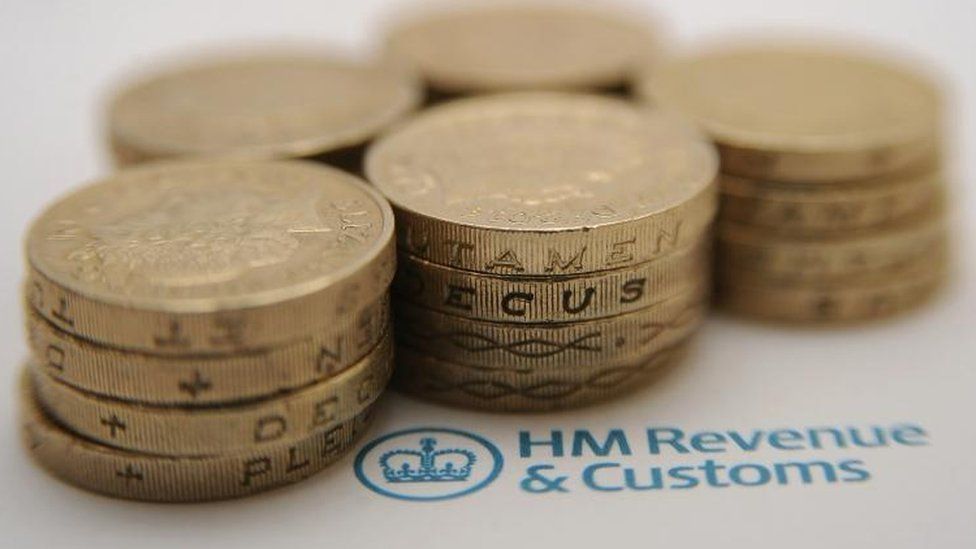 Taxpayers turn to online returns, says HMRC - BBC News
