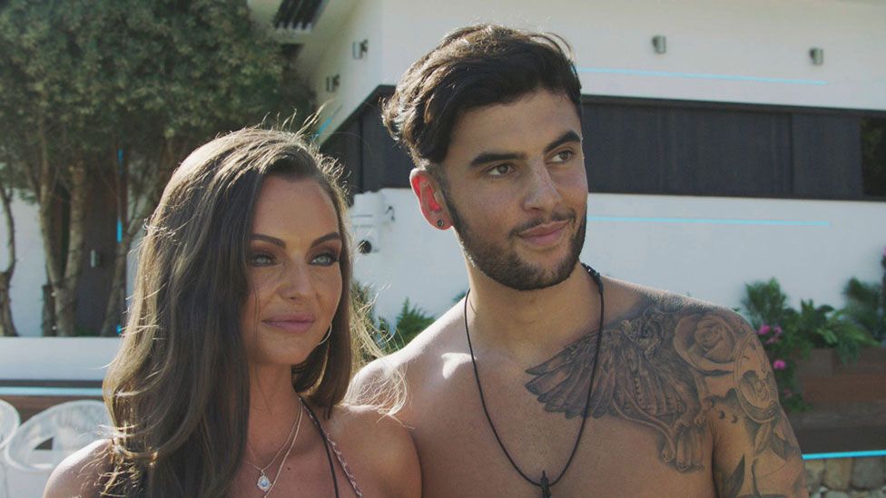 Niall leaves Love Island for 'personal reasons' - BBC News