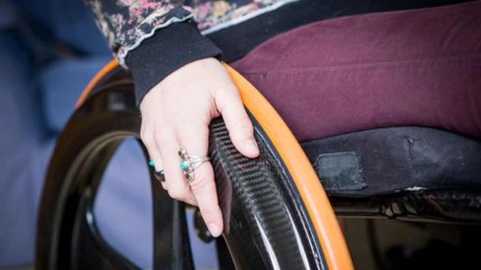 Brain-robot training triggers improvement in paralysis - BBC News