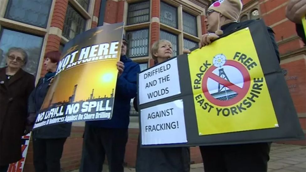 East Yorkshire Conservative council votes for fracking ban - BBC News