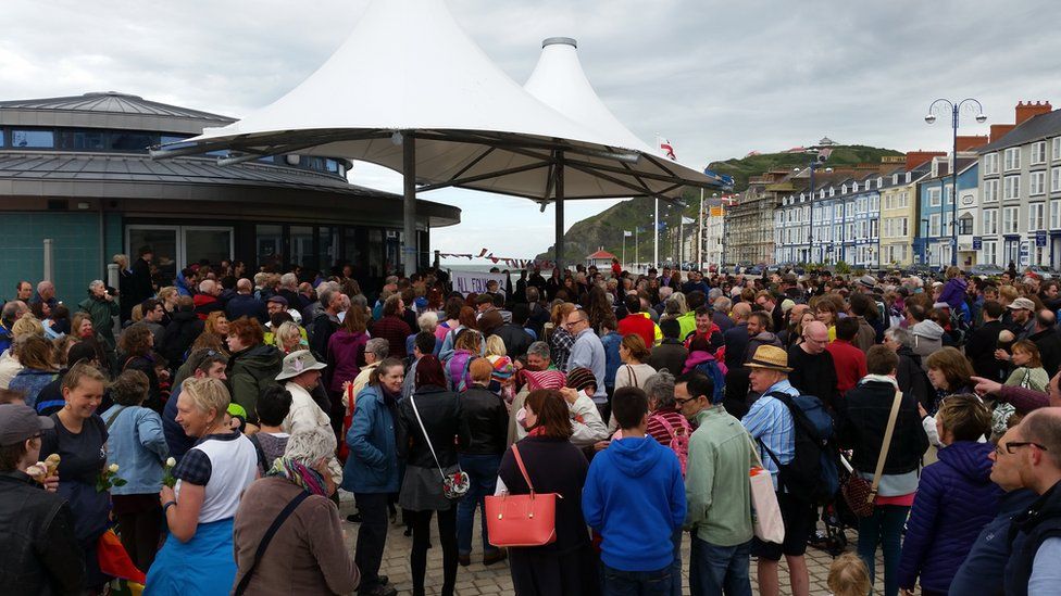 Aberystwyth 'solidarity' rally follows Brexit vote - BBC News