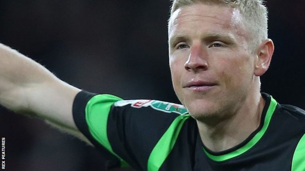 Craig Alcock: Yeovil Town re-sign ex-Cheltenham Town defender - BBC Sport