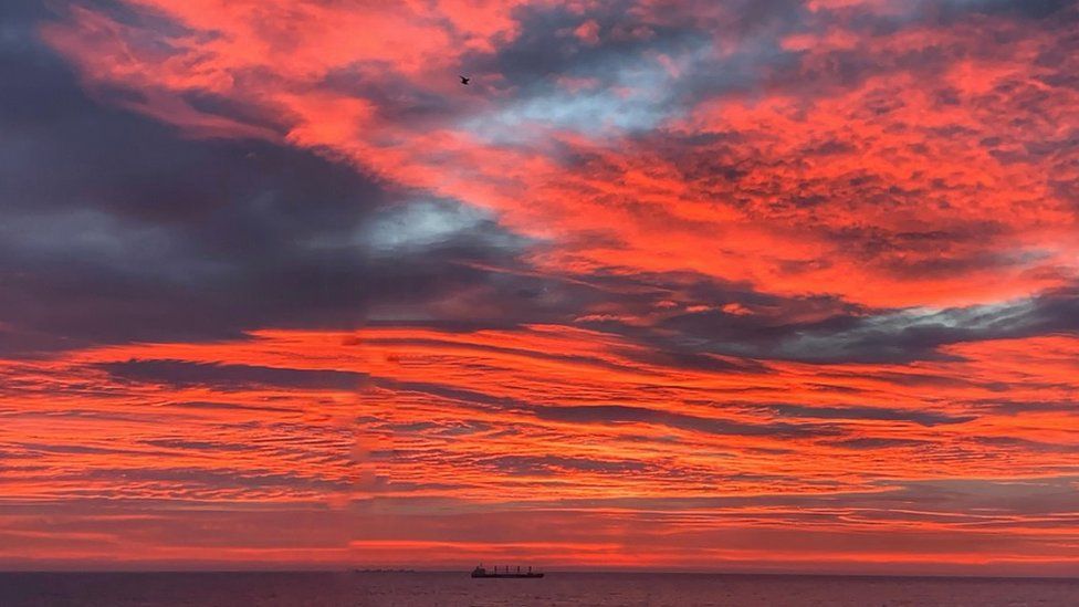 Stunning sunrise skies captured across England - BBC Weather