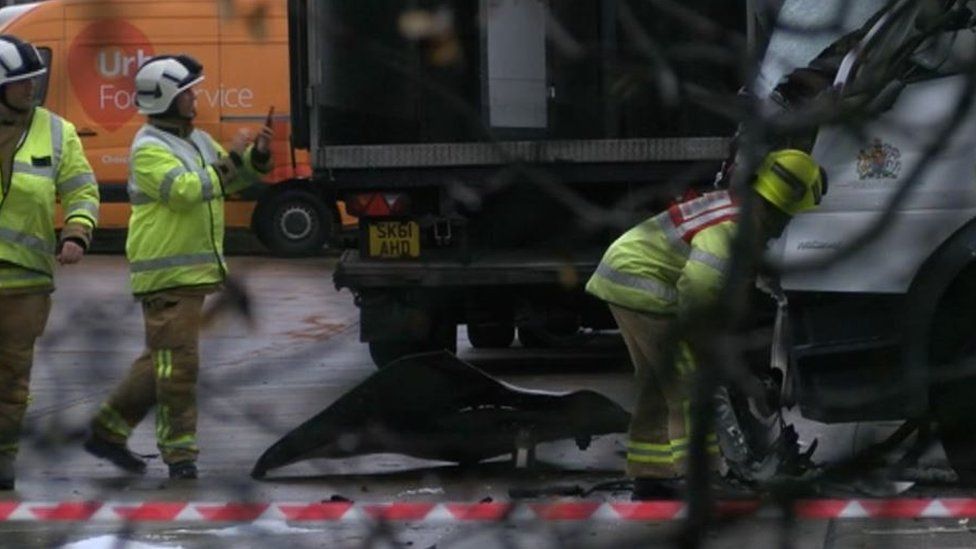 Paddock Wood fire: Blaze breaks out after 'huge explosion' - BBC News
