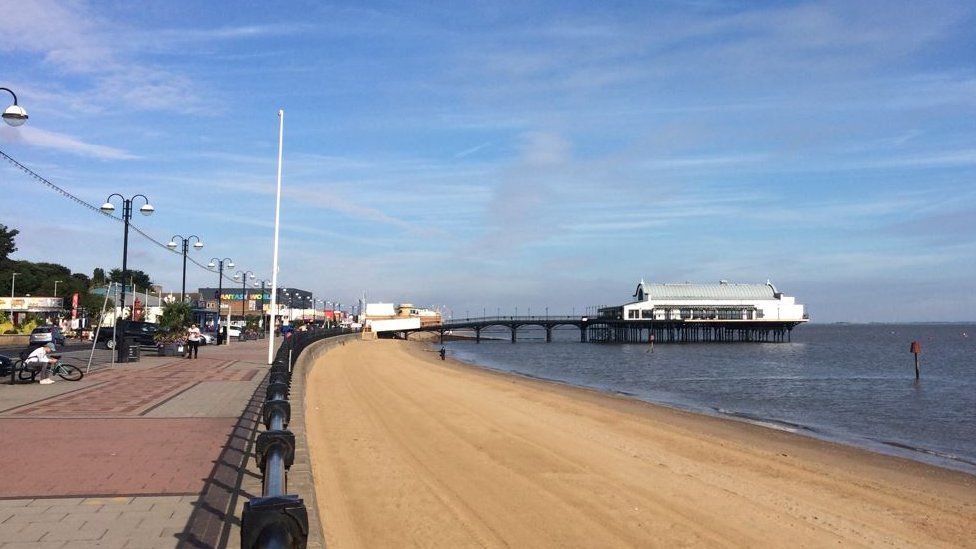 Cleethorpes arrest after man spotted with suspected gun on seafront - BBC News