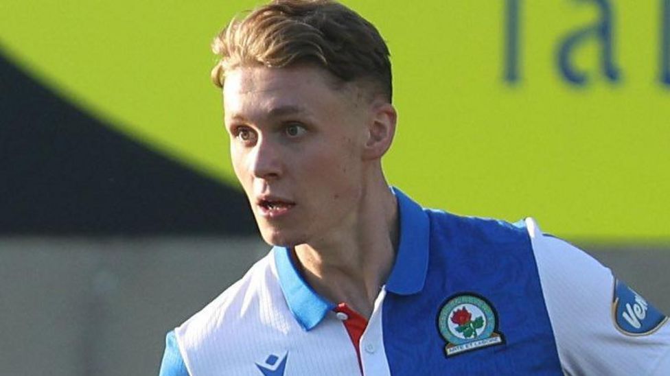 Connor O’Riordan: Blackburn centre-back joins Cambridge on season-long loan - BBC Sport