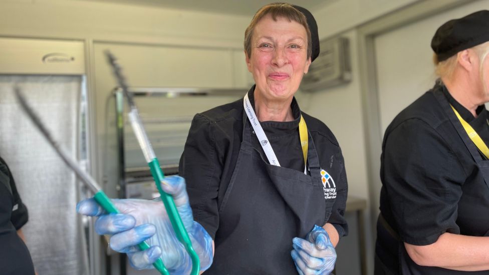 Chaddesden school dinner lady retires after 37 years - BBC News
