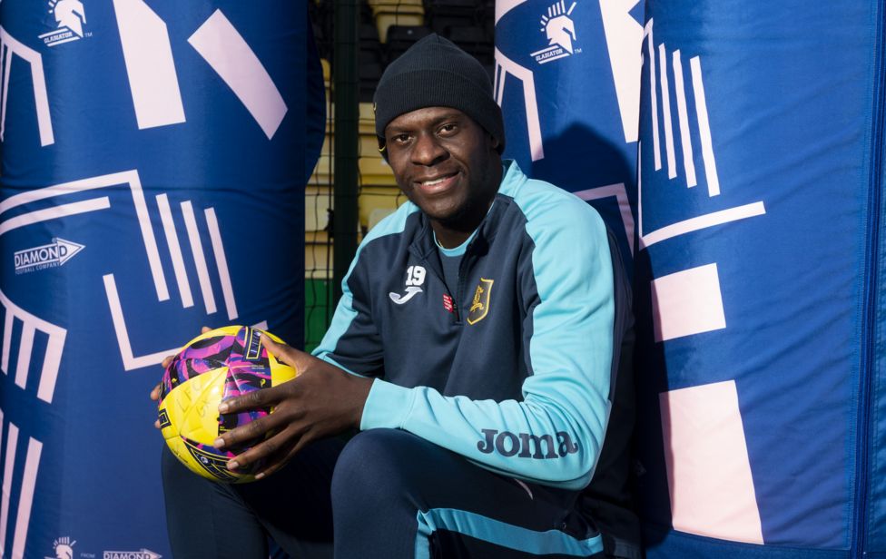 L﻿ivingston to extend deals for Nouble & Obileye - BBC Sport