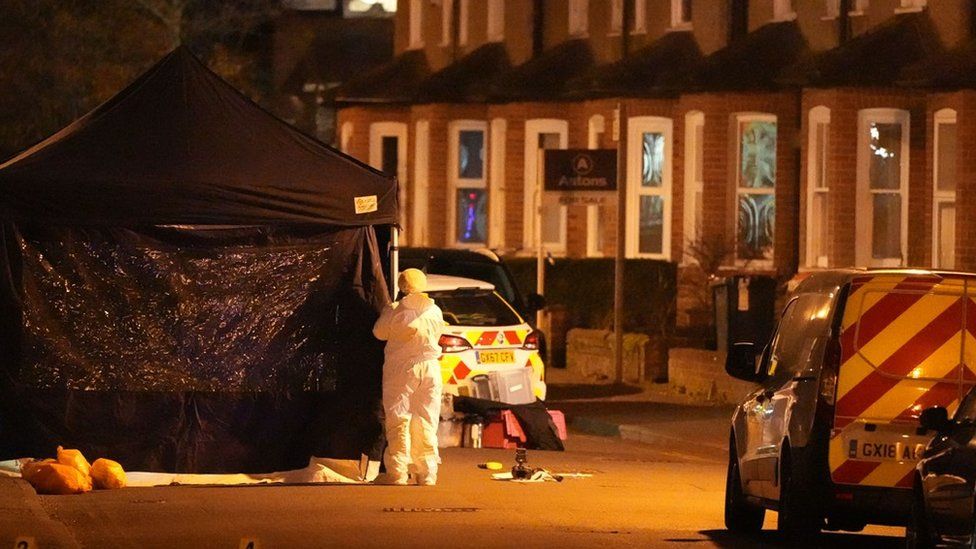 Crawley stabbing: Teen dies from injuries near railway station - BBC News