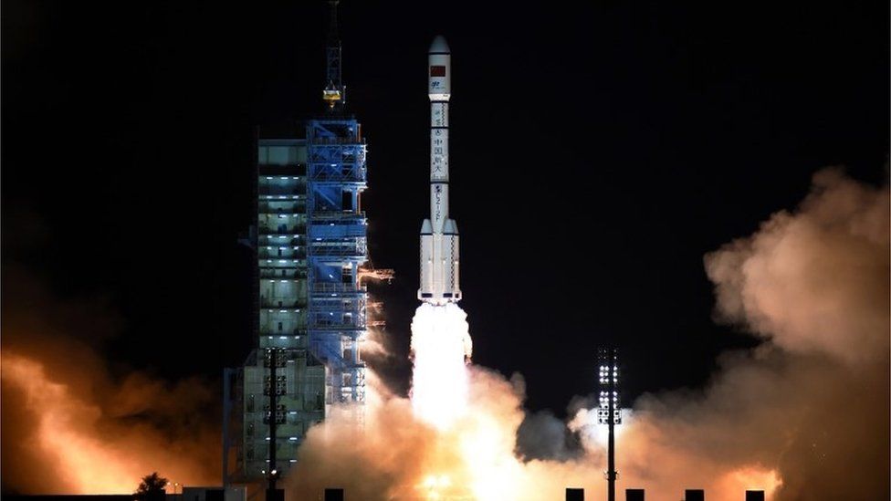 China's Shenzhou 11 blasts off on space station mission - BBC News