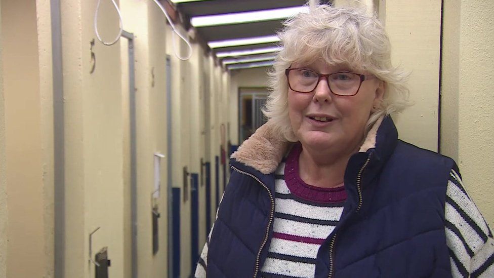 Covid in Wales: Pet firms 'falling through loopholes' of support - BBC News